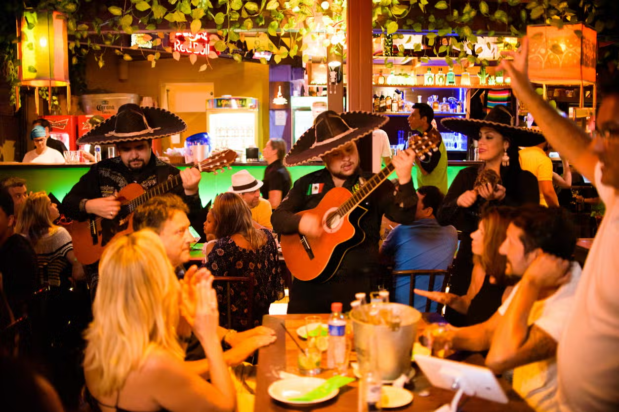 6 atividades para aproveitar a orla de Balneário Camboriú - Conteúdo ...